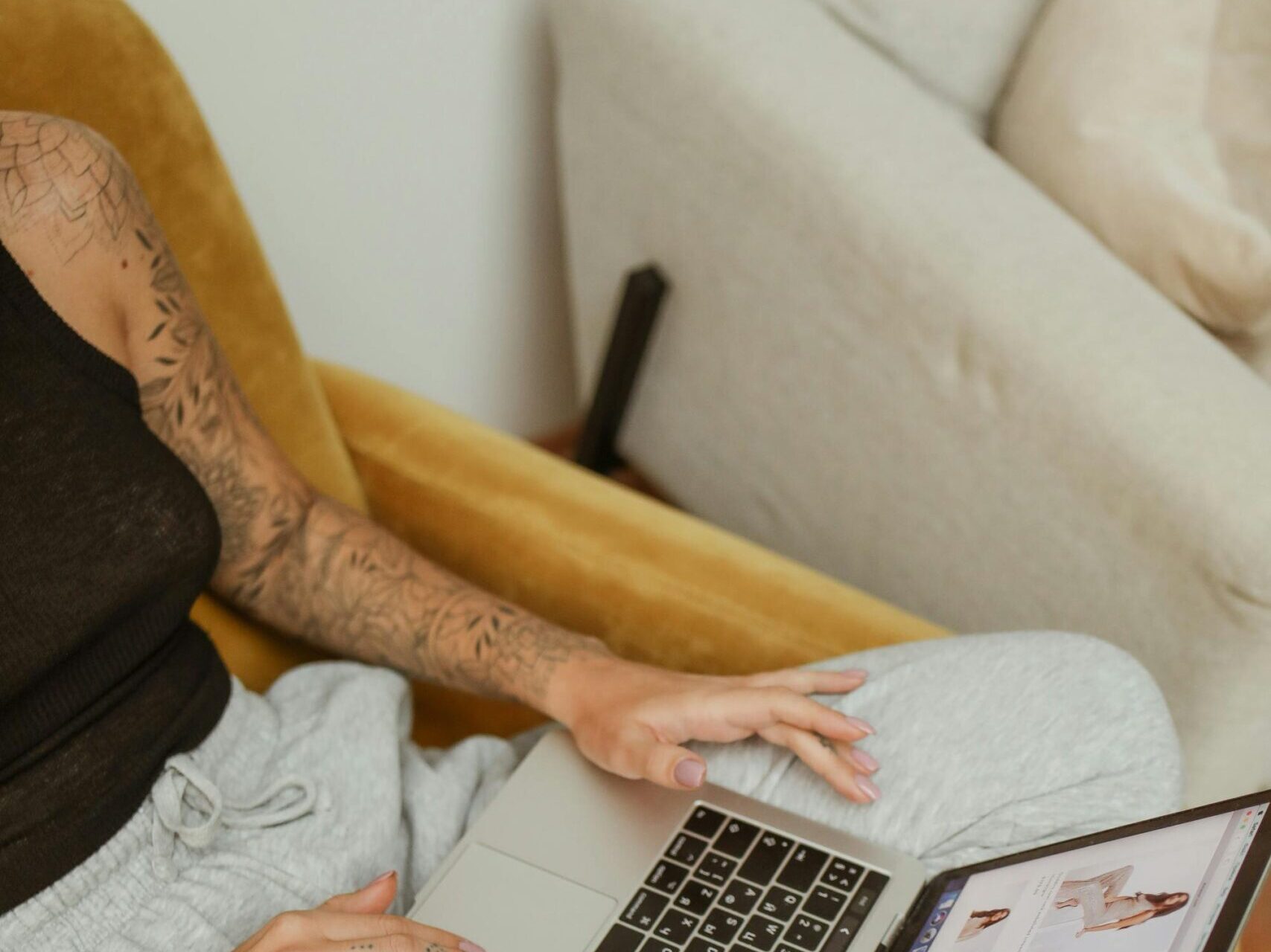 Fineline Tattoo: Alles über filigrane Kunstwerke auf der Haut ...